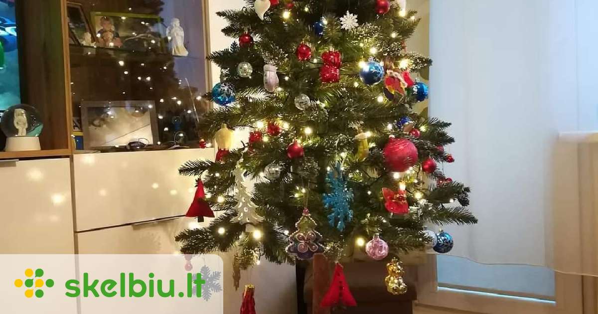 Labai graži dirbtinė kalėdinė eglutė, su sniegeliu - Skelbiu.lt