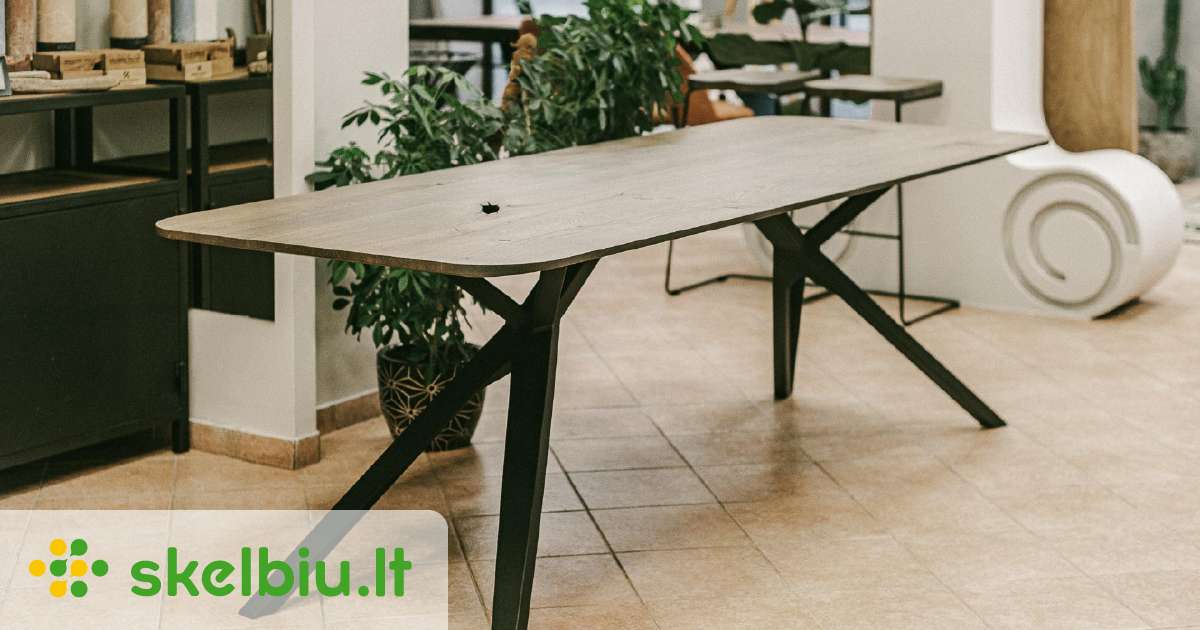 Ąžuolinis valgomojo stalas - Skelbiu.lt