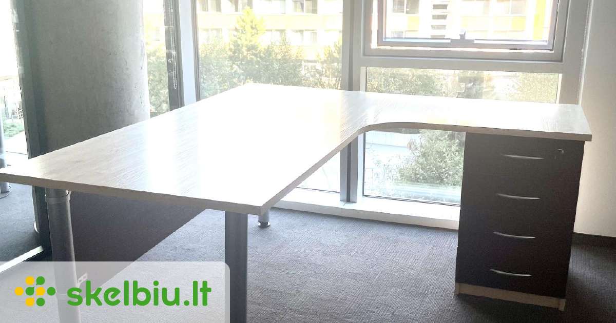 Kampinis rašomasis stalas su stalčiais - Skelbiu.lt