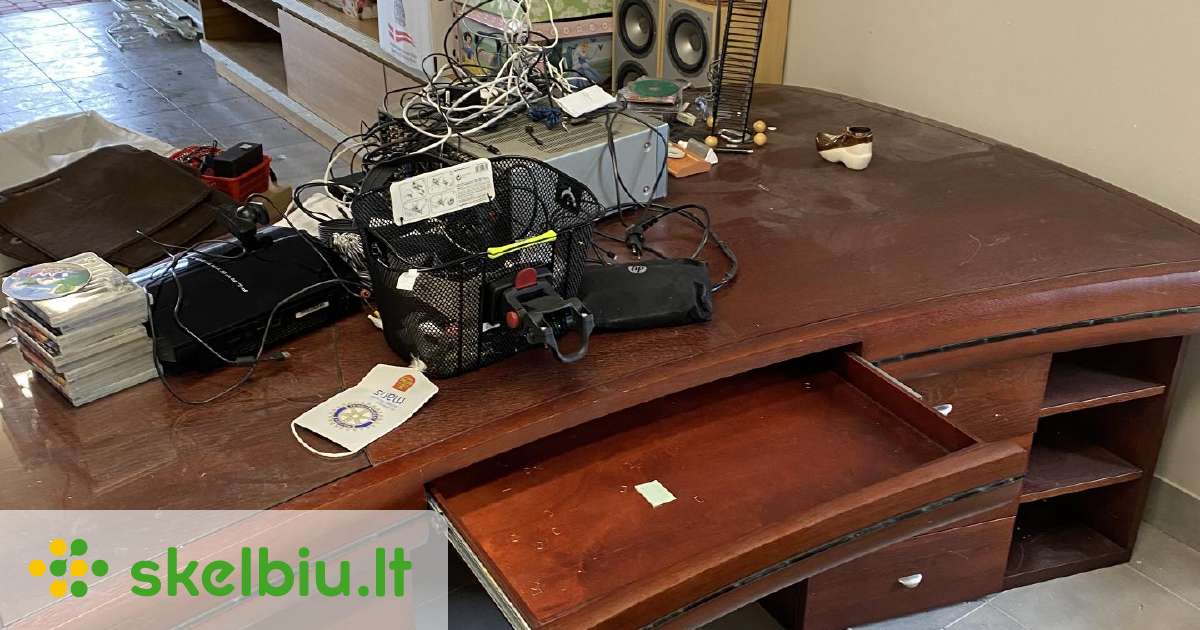 Parduodamas raudonmedžio ofiso stalas - Skelbiu.lt