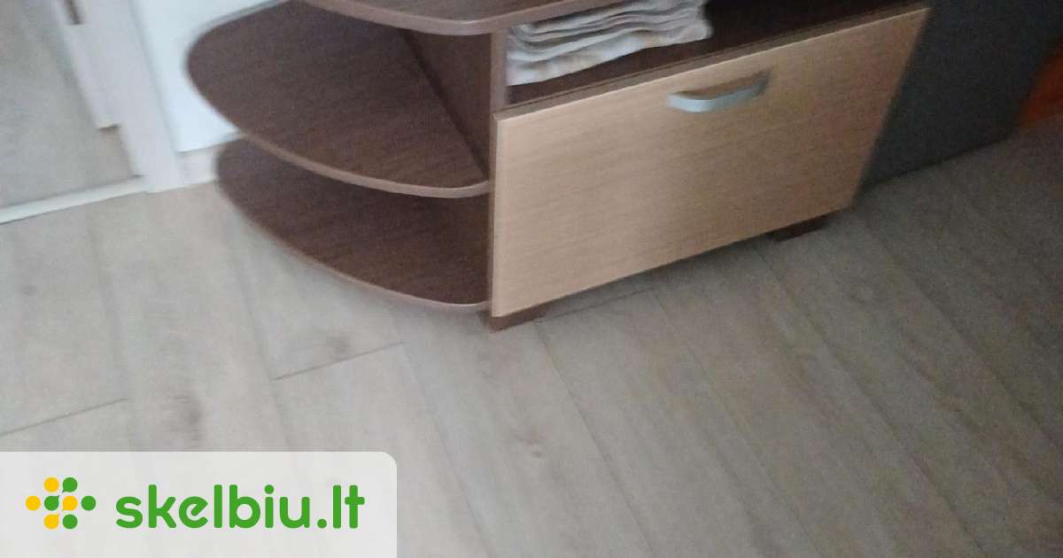 Parduodu dvi spinteles 20eu. Kampinės spintelės au - Skelbiu.lt