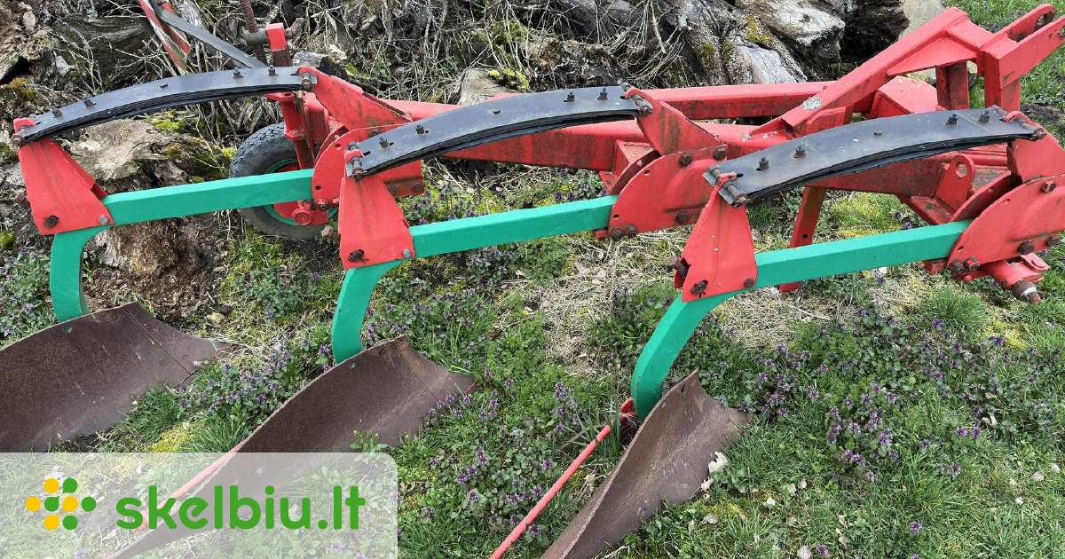 Trijų korpusų plūgai prie traktoriaus - Skelbiu.lt
