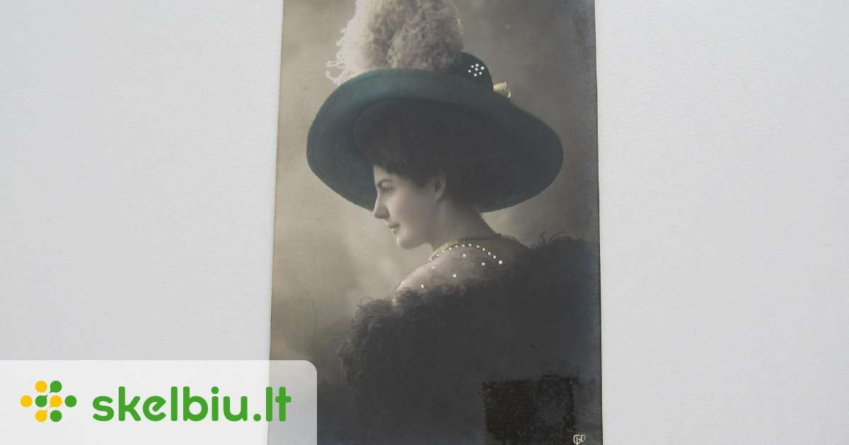 Moteris su didele gražia skrybėle - Skelbiu.lt