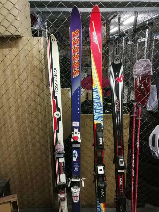 Kalnu slidės, slidinėjimo batai bei lazdos - Skelbiu.lt