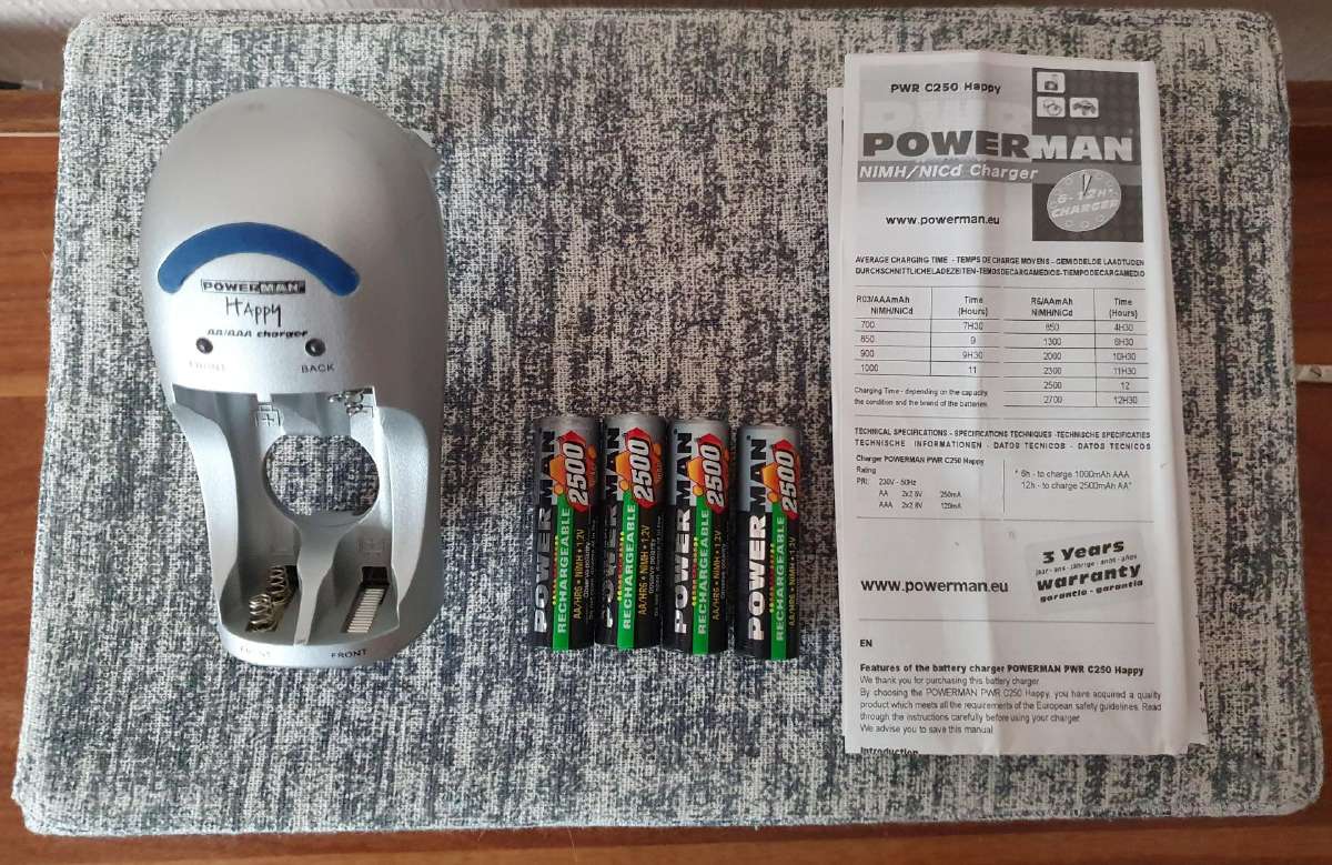 Baterijų kroviklis Powerman - Skelbiu.lt