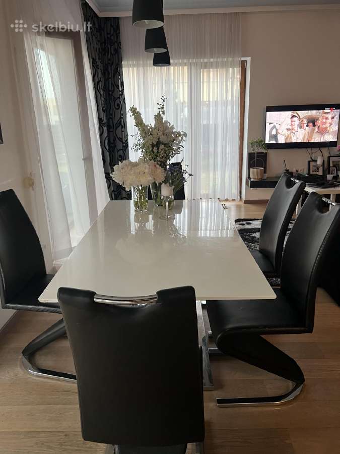 Valgomasis stalas ir kėdės - Skelbiu.lt