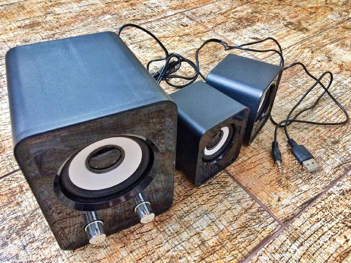 Kiniškos garso koloneles su dokumentais. - Skelbiu.lt