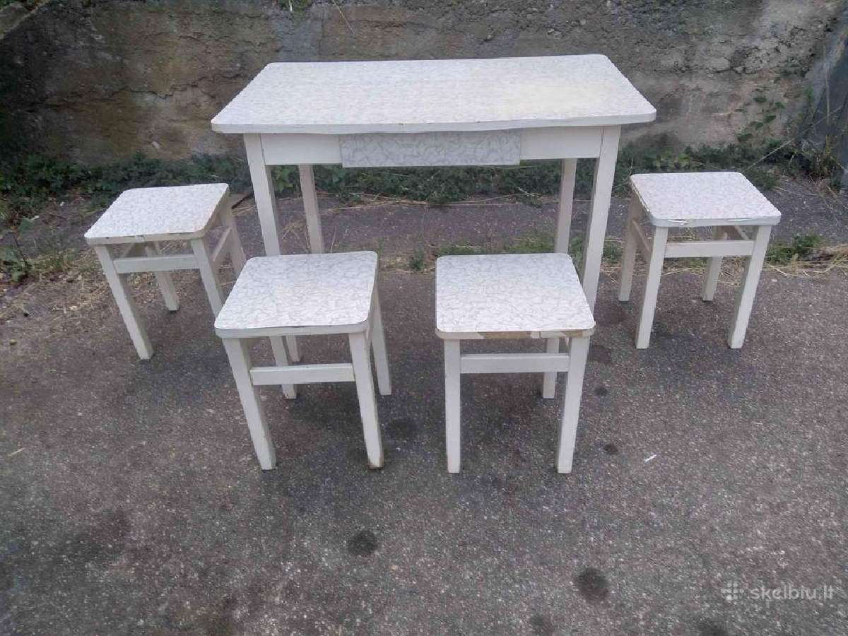 Virtuvinis stalas ir 4 taburetės. - Skelbiu.lt