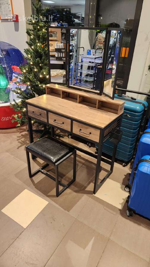 Naujas makiažo staliukas - Skelbiu.lt