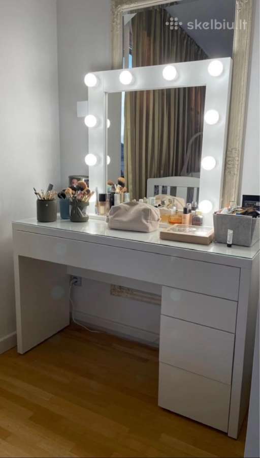 Makiažo stalas su veidrodžiu - Skelbiu.lt