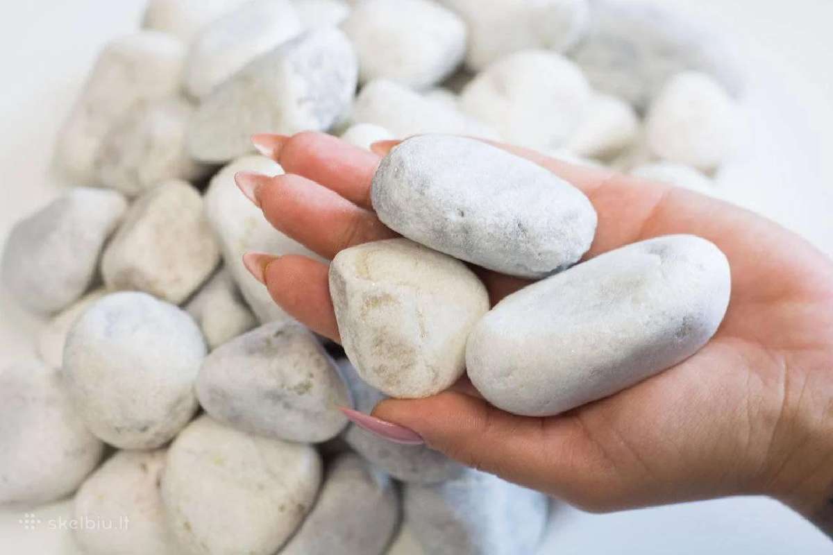 Balti gludinti dekoratyviniai akmenukai 40-60mm - Skelbiu.lt