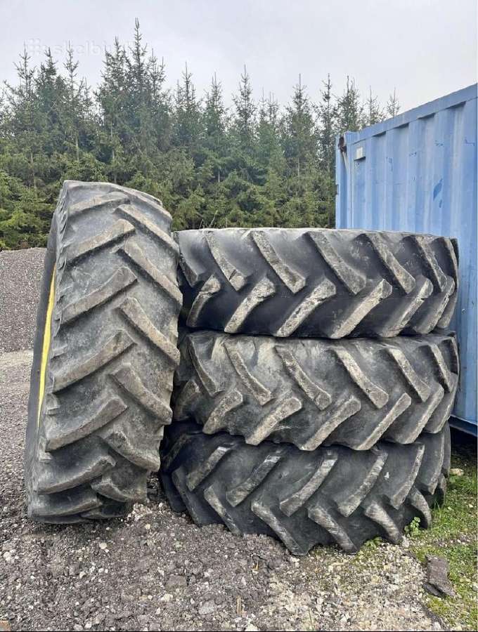 20,8r38 (520/85/r38) Padangos su ratlankiais - Skelbiu.lt