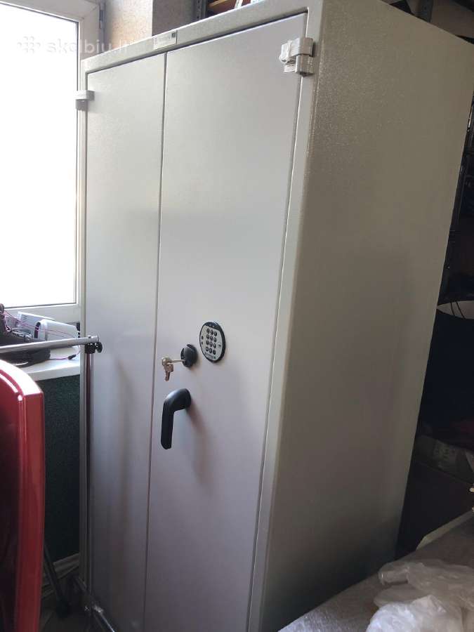 Parduodu aukštos saugumo klasės seifa Be Defektu - Skelbiu.lt