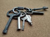 Seni raktai su karabinu - Skelbiu.lt