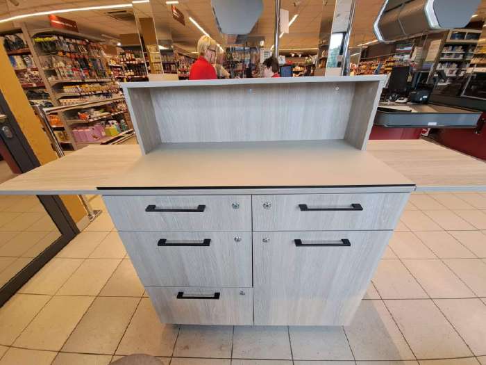 Prekybinis stalas/ Darbui su Gelelis ar panasia ve - Skelbiu.lt