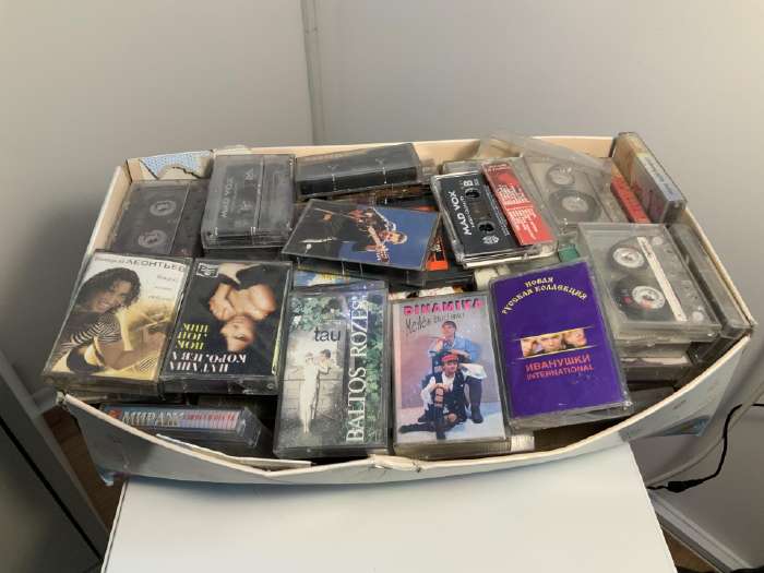 Kasetes apie 200 (kaina 50 už visas) - Skelbiu.lt