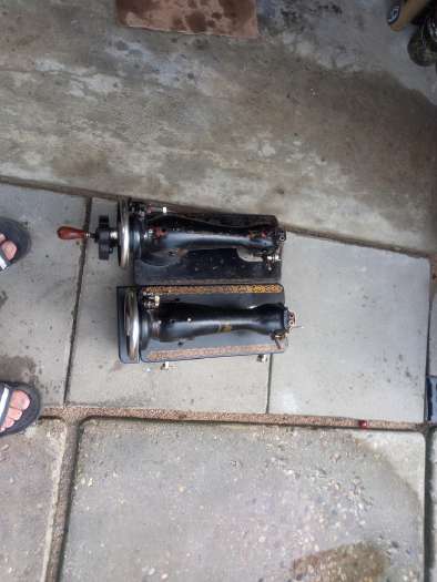 Senovines dvi siuvimo masinos - Skelbiu.lt