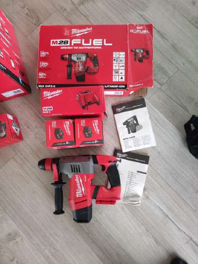 Milwaukee 28v Perforatorius ir betono pjūk.vmzdžių - Skelbiu.lt