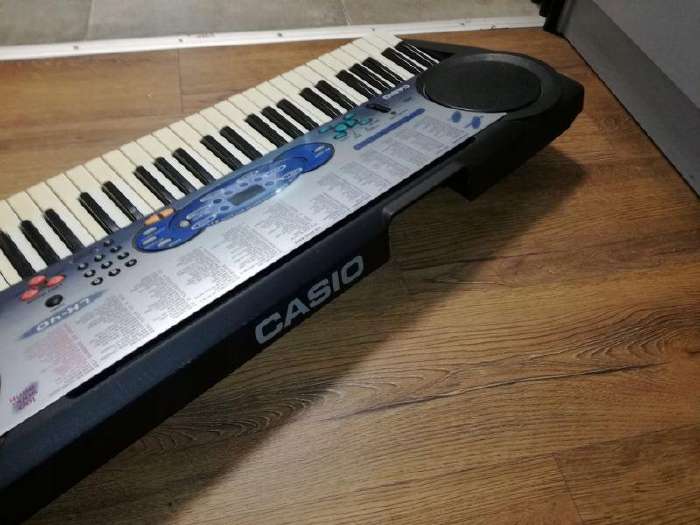 Sintezatorius Casio Lk 40 (Made In Malaysia) - Skelbiu.lt