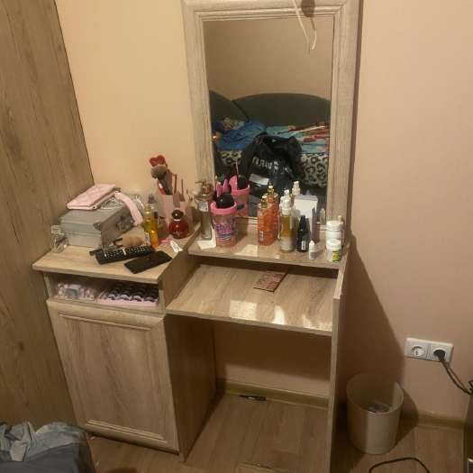 Makiažo staliukas su veidrodžiu - Skelbiu.lt