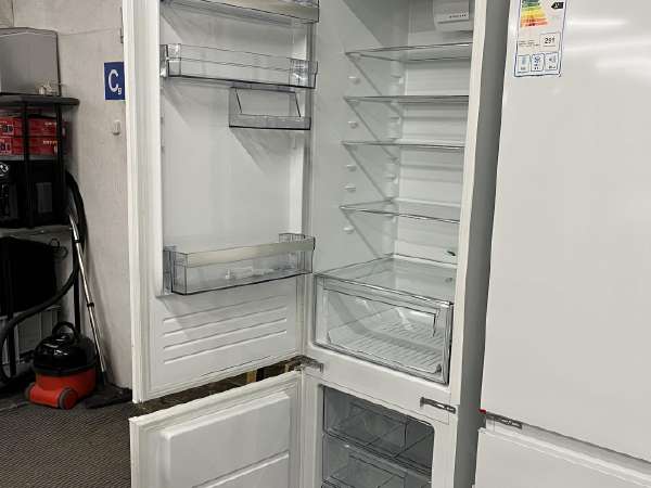 Įmontuojamas šaldytuvas Aeg Ske81811dc - Skelbiu.lt
