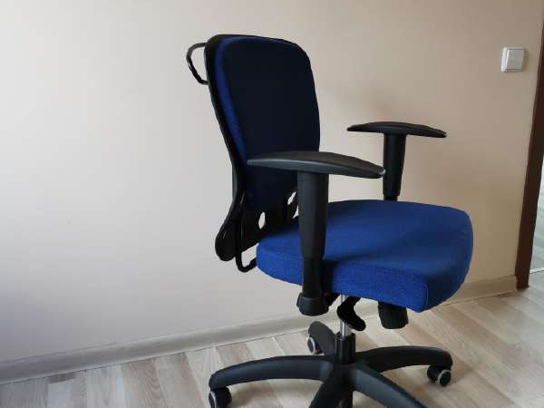 2 biuro stalai + 2 biuro kedės - Skelbiu.lt