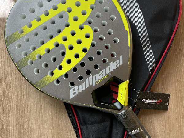 Nauja Indiga padelio raketė su dėklu - Skelbiu.lt