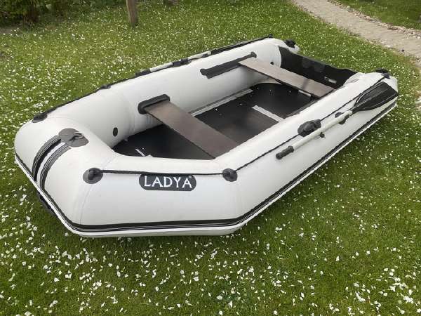 Pripučiama valtis Apache 3700 - Skelbiu.lt