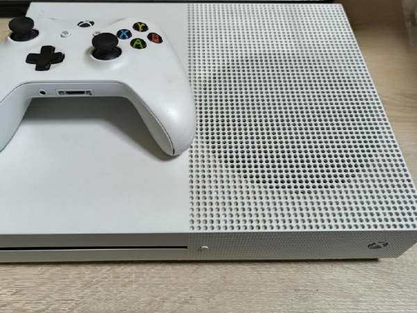 Xbox one s skelbiu store