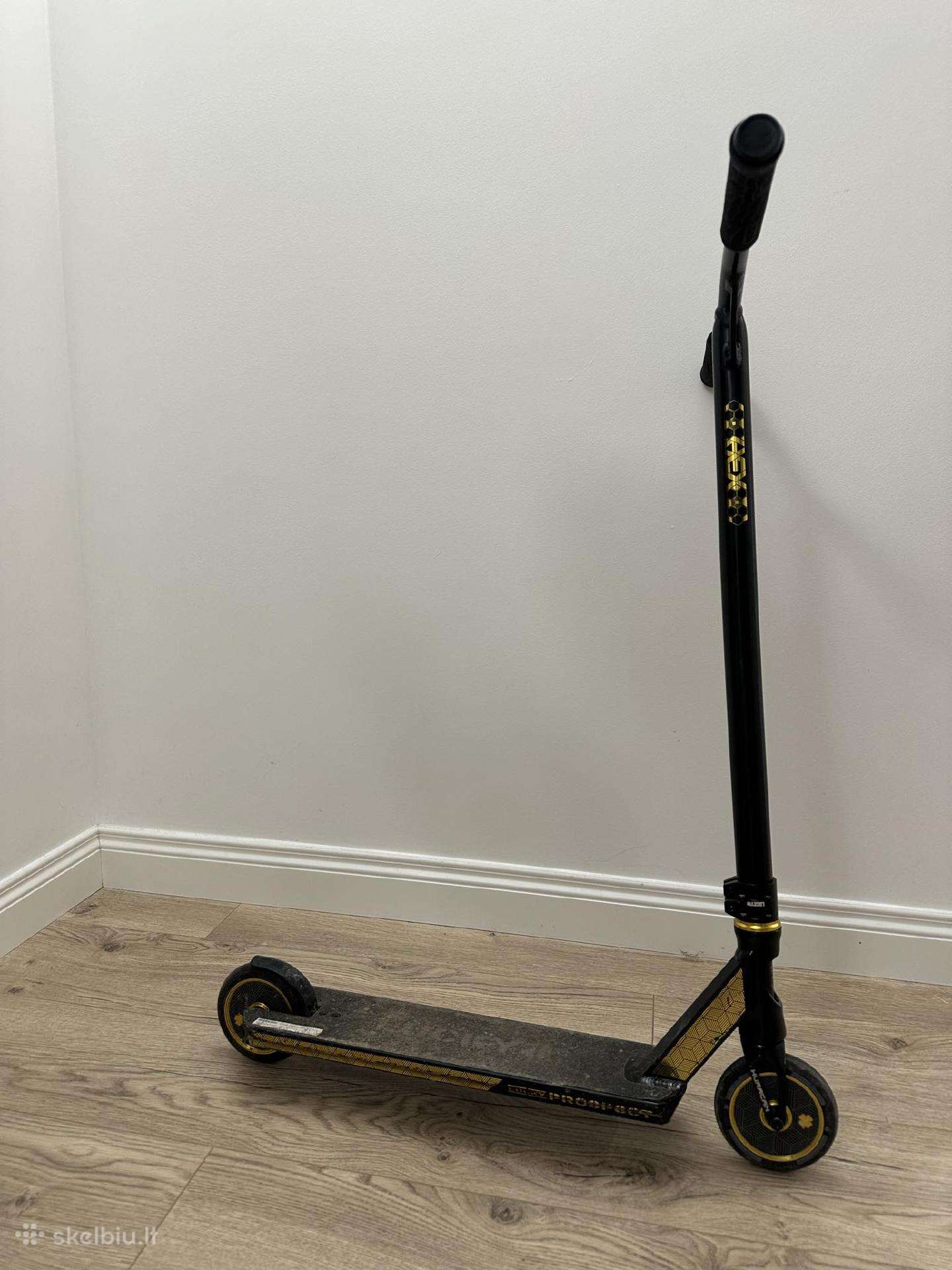 Triukinis paspirtukas | A25482547