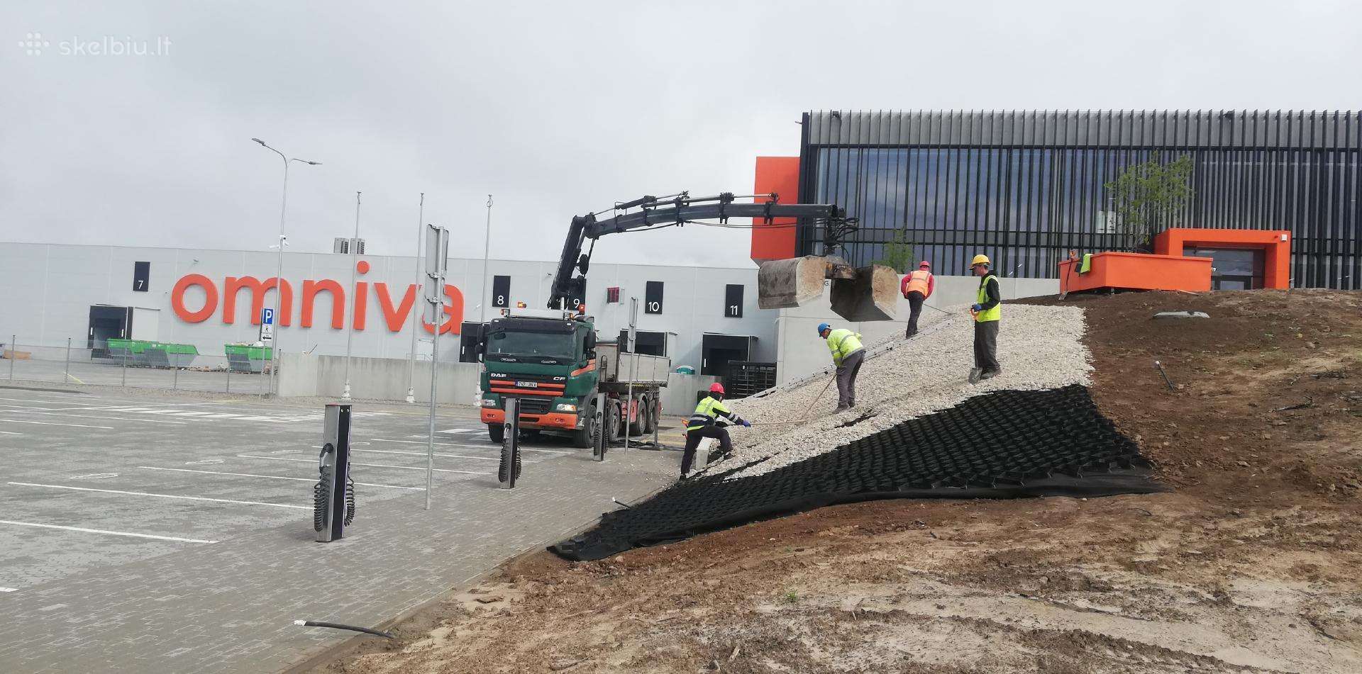 Savivartis su kaušu su kranu | A26372886