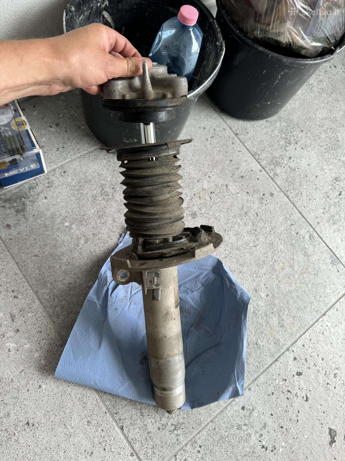 BMW M4 Bmw m4 g82 desines puses priekinis amortizatorius bmw m4 g82 de ...