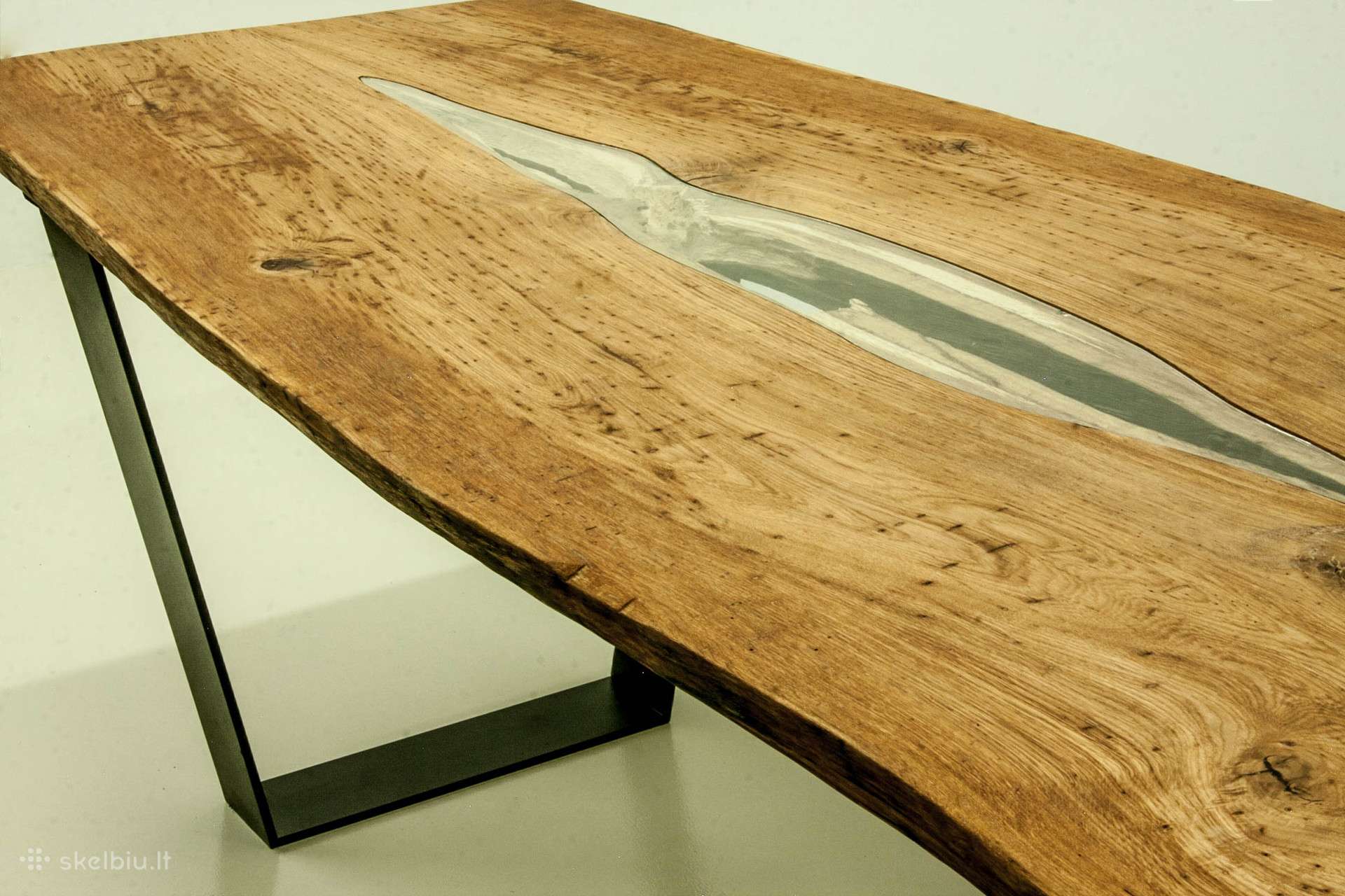 Modernus ąžuolinis stalas su metalinėmis kojomis - Skelbiu.lt